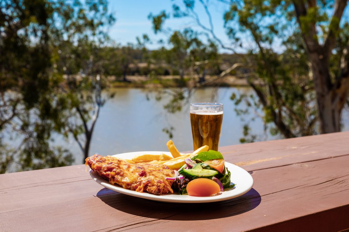 Riverfront dining that looks as good as it tastes - Murray River Lakes ...
