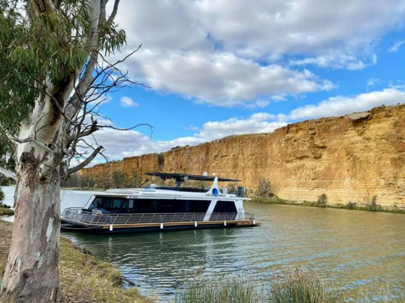 Kia Marina Houseboat Hire - Murray River Lakes and Coorong