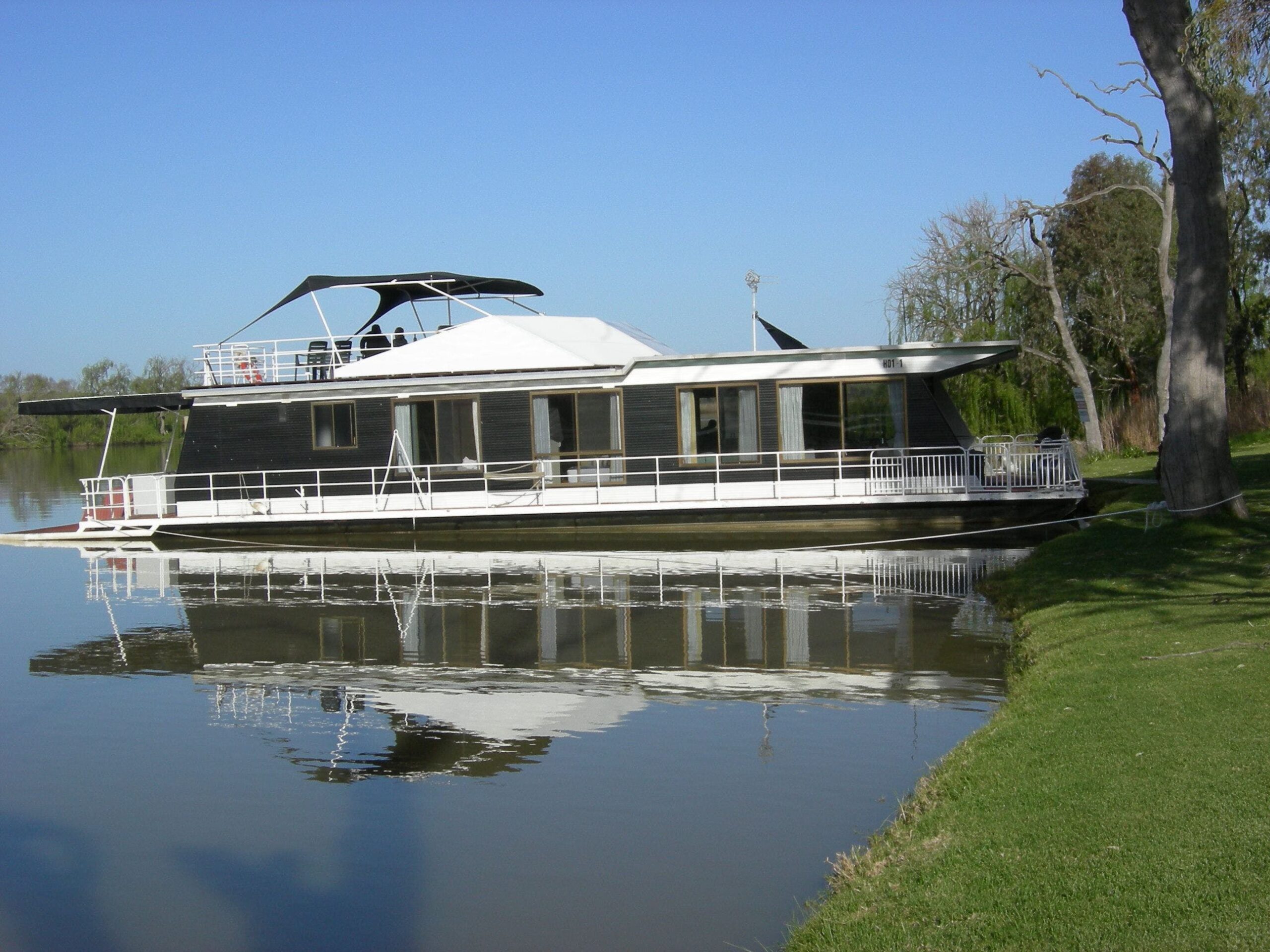 Galaxy Houseboat - Murray River Lakes and Coorong