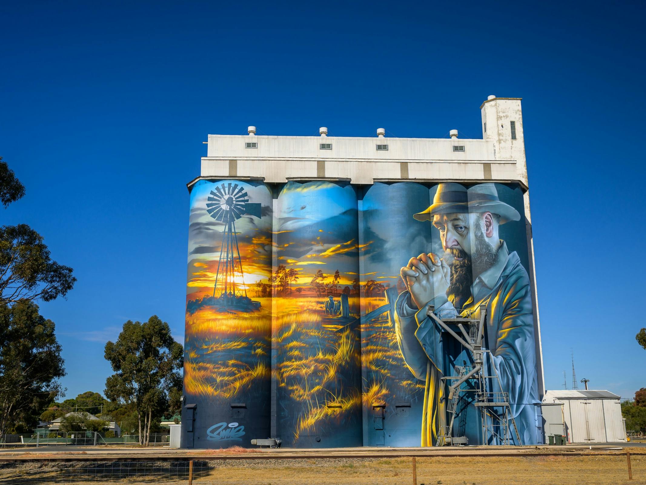 Lameroo Silo Art - Murray River Lakes and Coorong